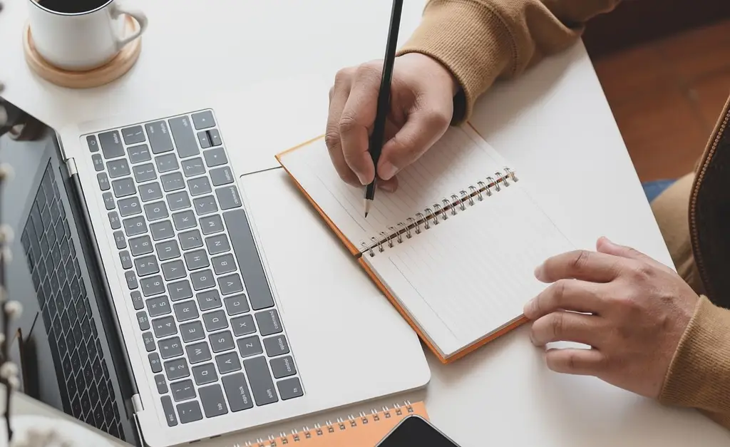 Student's Guide to Fashion and Beauty Writing: 5 Tips for Aspiring ...